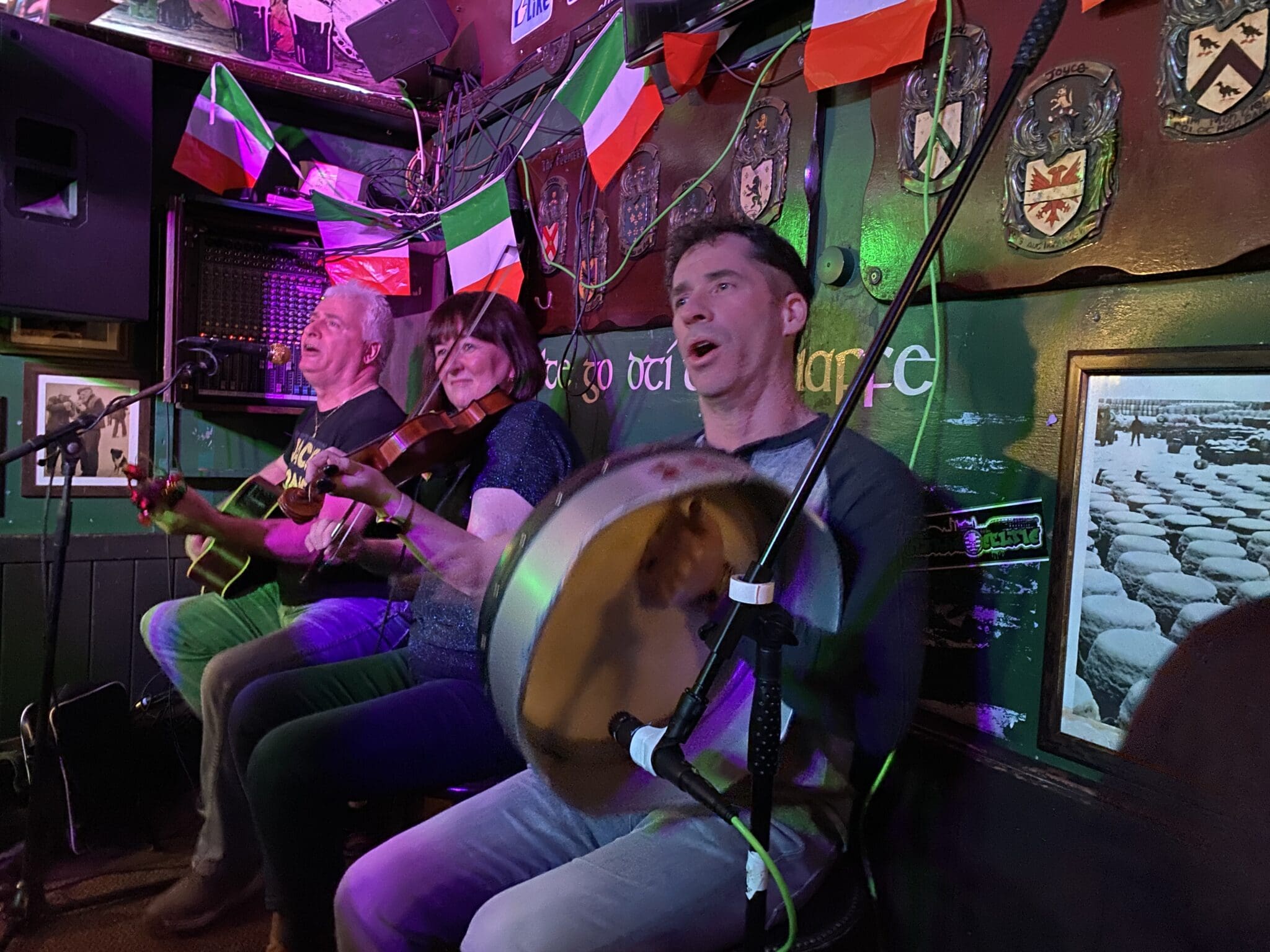 From Pints to Jigs: Exploring Irish Pub Culture | Guidester